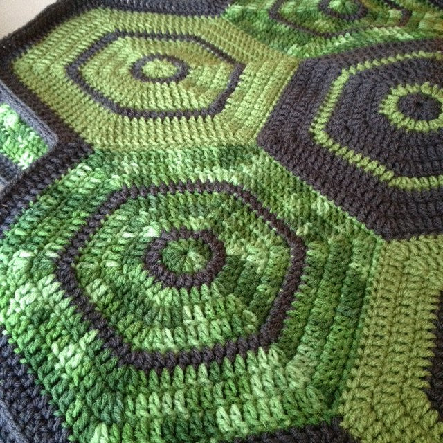 Tron Identity Disc Blanket Pattern – Bizzy Crochet and Design